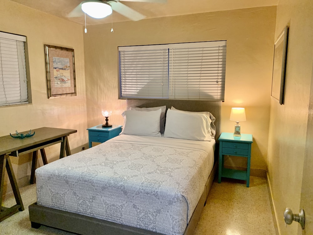 Relaxed Beach Living - 1 Bed/1 Bath With Private Garden, Steps To Ocean - Hollywood, FL