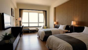 Quarto Twin Clássico, 2 camas individuais, vista para o mar | Edredões de penas, minibar, secretária, cortinas/cortinados opacos