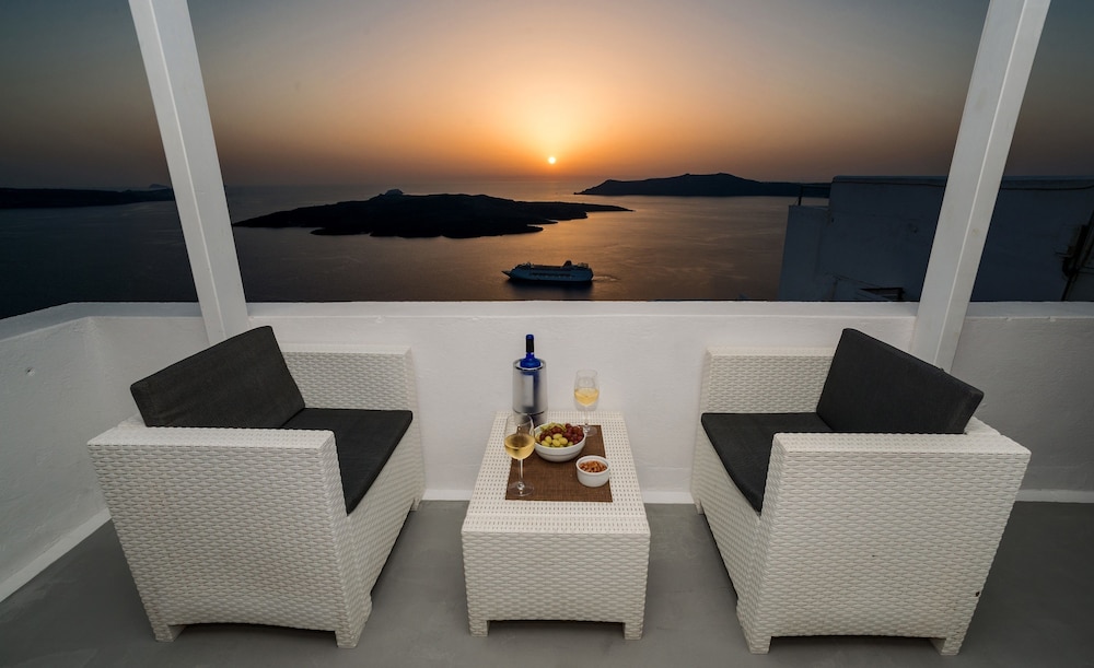 Corrado Caldera Apartments - Santorini