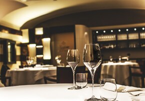 2 restaurantes, almoços servidos 