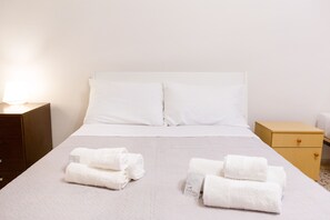 Apartamento, 4 quartos | 4 quartos, secretária, Wi-fi grátis, roupa de cama fornecida 