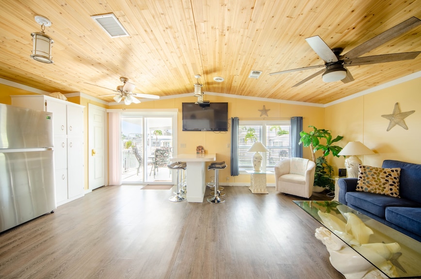 Save Big $$February! Waterfront 4 Bikes & 2-2 Person Kayaks. King & Queen Beds - Florida Keys