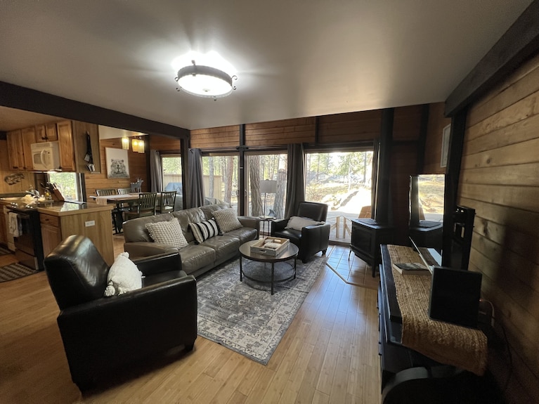 Stylish Sunriver Cabin 2 Bed 2 Bath + Loft, 6 Sharc Passes, Pet Friendly! - Oregon