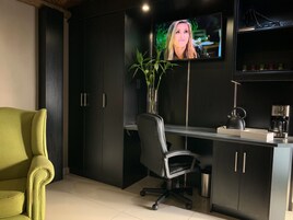 Suite Deluxe | Equipamento para trabalhar no quarto