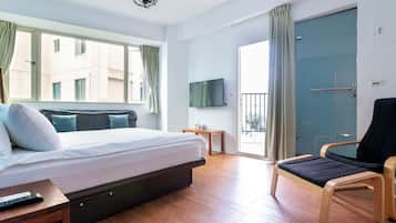 Quarto casal, sacada | Wi-Fi de cortesia, roupa de cama