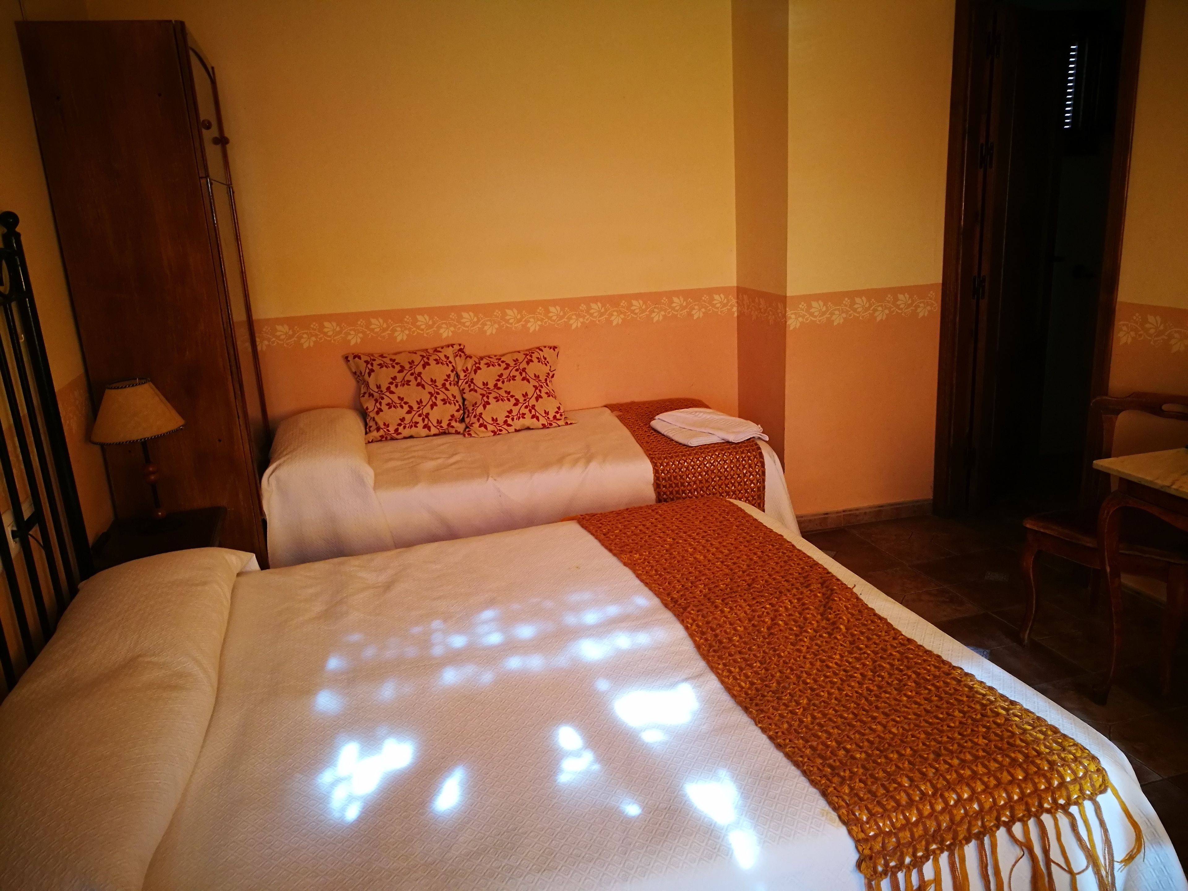 Quarto Triplo | Edredões de penas, roupa de cama fornecida 