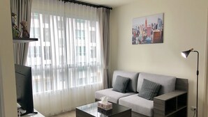 1 Bedrooms Apartment  | Sala | Televisor LCD 