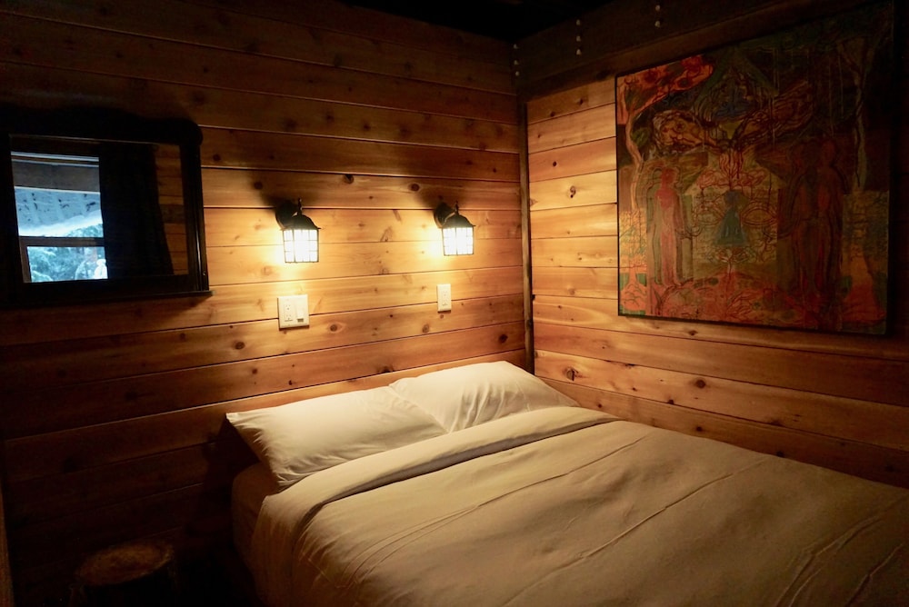 Boutique Mountain Lodge - 4 Luxury Cabins, 20 Km South Of Nelson - Salmo