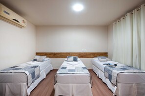 Minibar, secretária, cortinas/cortinados opacos, quartos insonorizados 
