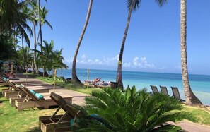 Na praia, toalhas de praia, massagens na praia, bar na praia 