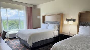 Edredões de penas, camas de colchão pillowtop, secretária