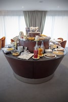 Pequeno-almoço tipo buffet diário mediante uma taxa