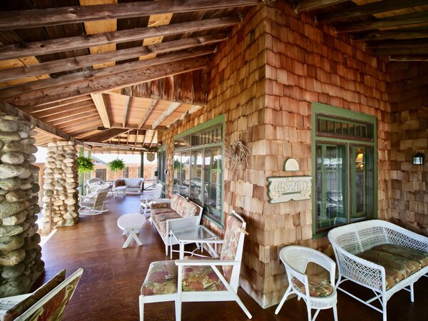 Whaleback Inn - Leland, MI