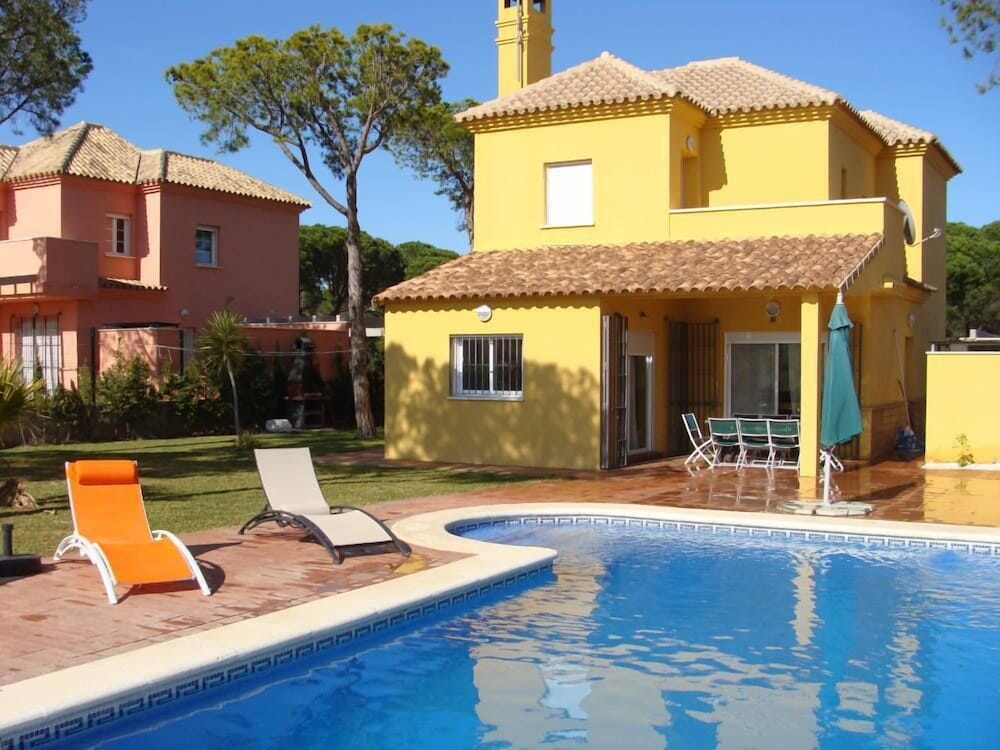 Villa Con Jardín Y Piscina Independiente - Novo Sancti Petri