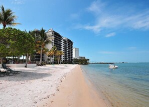 11TH FLOOR, SANIBEL HARBOUR TOWER PRIVATE BEACH UPGRADED - Punta Rassa ...