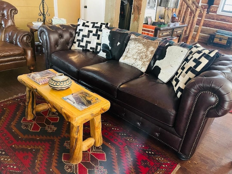 Log Cabin & Hut, Wifi, 13 Acres; Borders Nat Forest; 8 Min. To Town! Sleeps 9 - Durango, CO