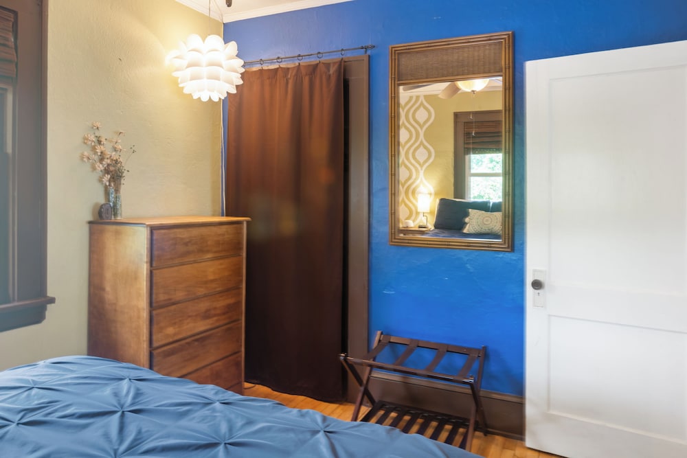 Artsy / Zen Bungalow W. アッシュビル - コーヒーショップ、レストラン、バー、公園まで徒歩 - アシュビル, NC