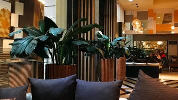 Área de estar no saguão