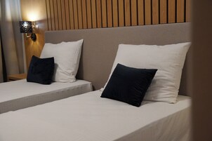 Quarto Twin Superior, 2 camas individuais, não fumadores, Vista para a cidade | 2 quartos, secretária, Wi-fi grátis, roupa de cama fornecida 