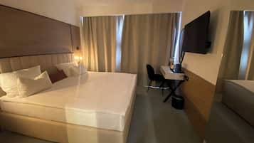 Quarto casal ou duplo conforto, 2 camas de solteiro, para não fumantes | 2 quartos, escrivaninha, Wi-Fi de cortesia, roupa de cama