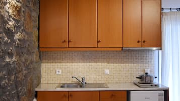 Apartamento Básico, 1 quarto | Cofre no quarto, quartos insonorizados, ferro/tábua de engomar