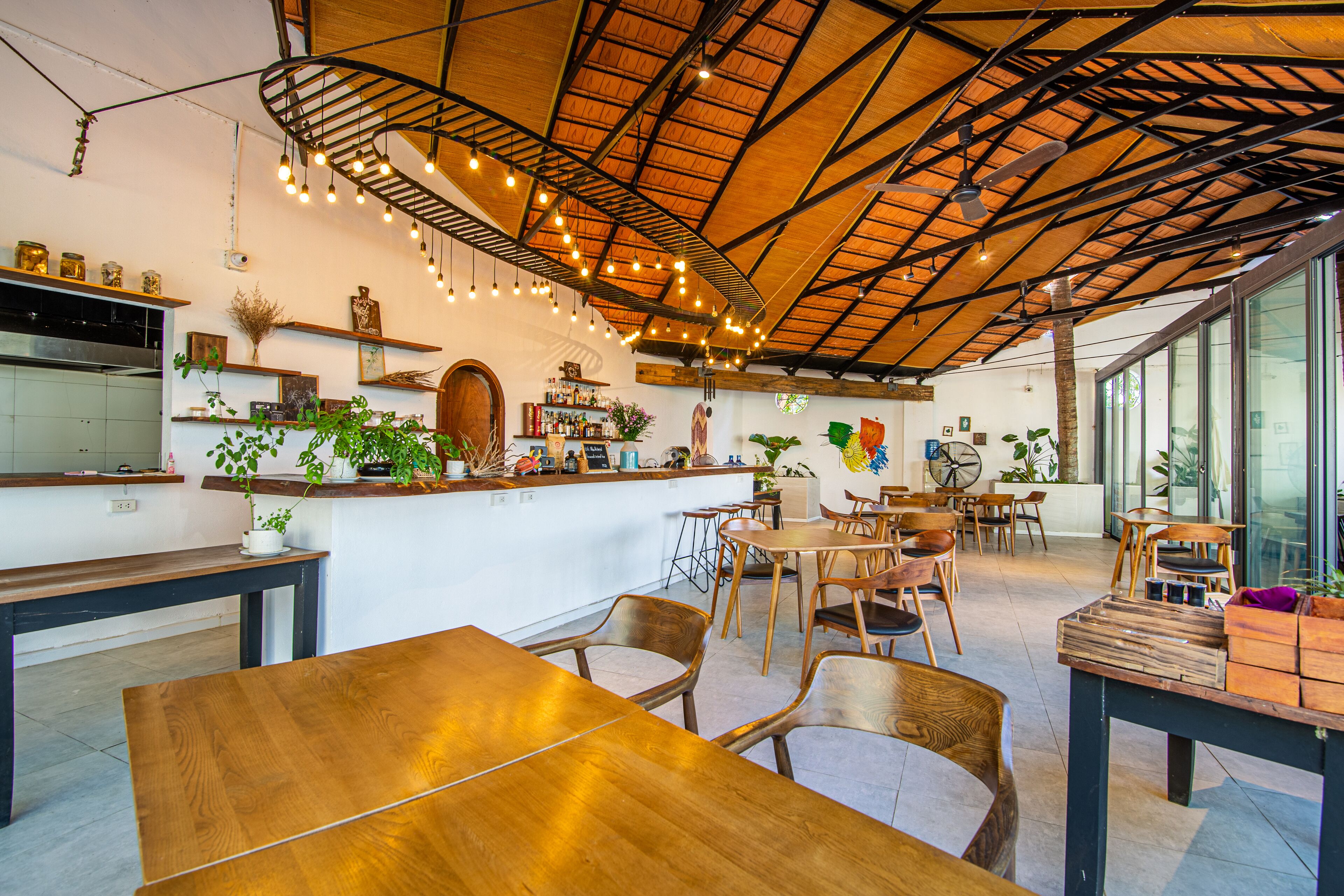 Pequenos-almoços servidos, cozinha local e internacional 