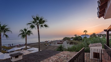 Suite Sénior, 1 cama king-size e sofá-cama, não fumadores, vista para o oceano | Vista para a praia ou o mar