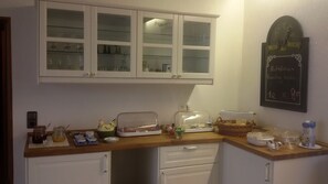 Café da manhã com buffet todos os dias mediante uma taxa