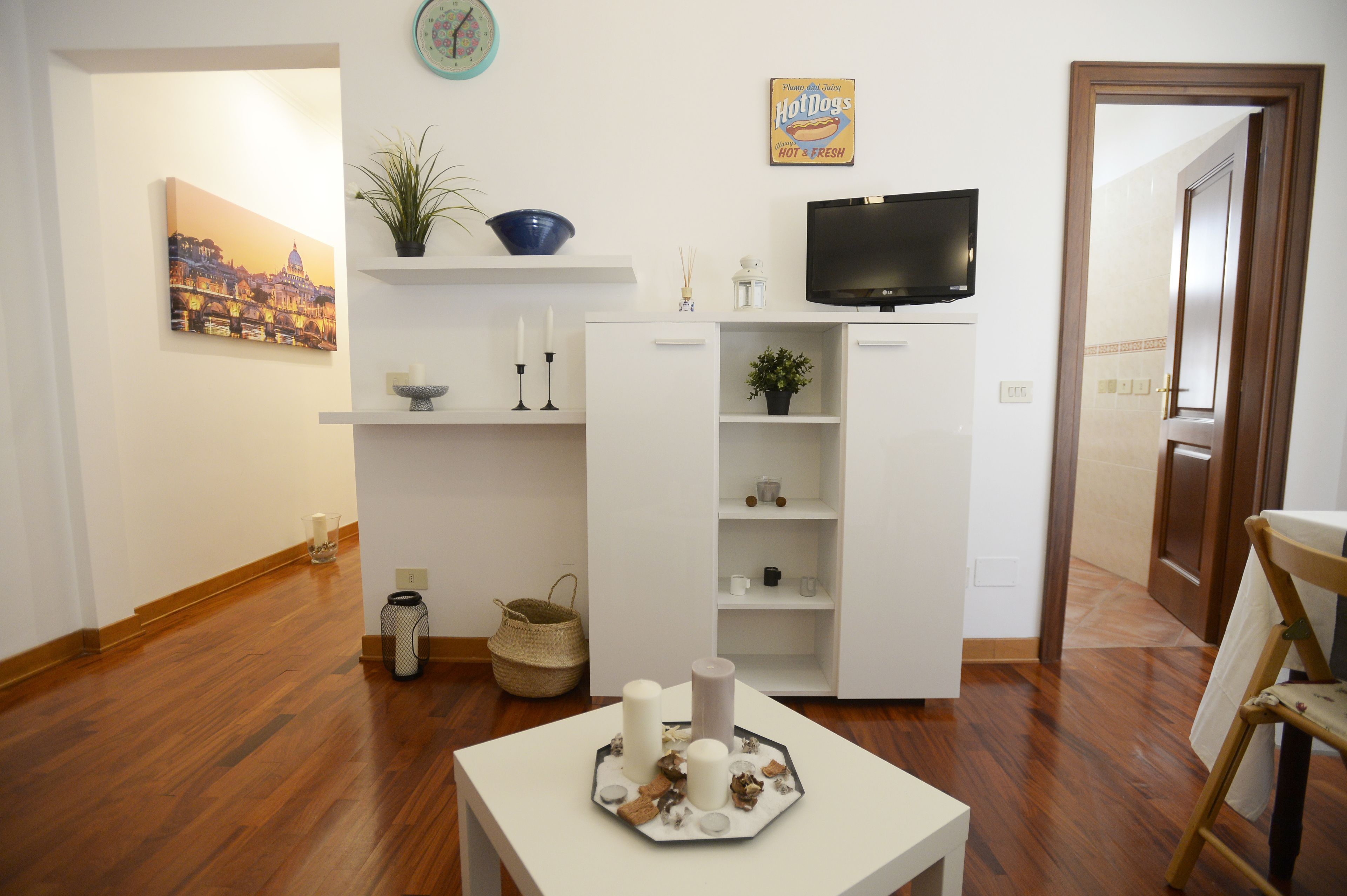 Apartamento, 1 quarto | Sala de estar | Smart TV de 43 de polegadas com canais por cabo, televisor, Netflix 