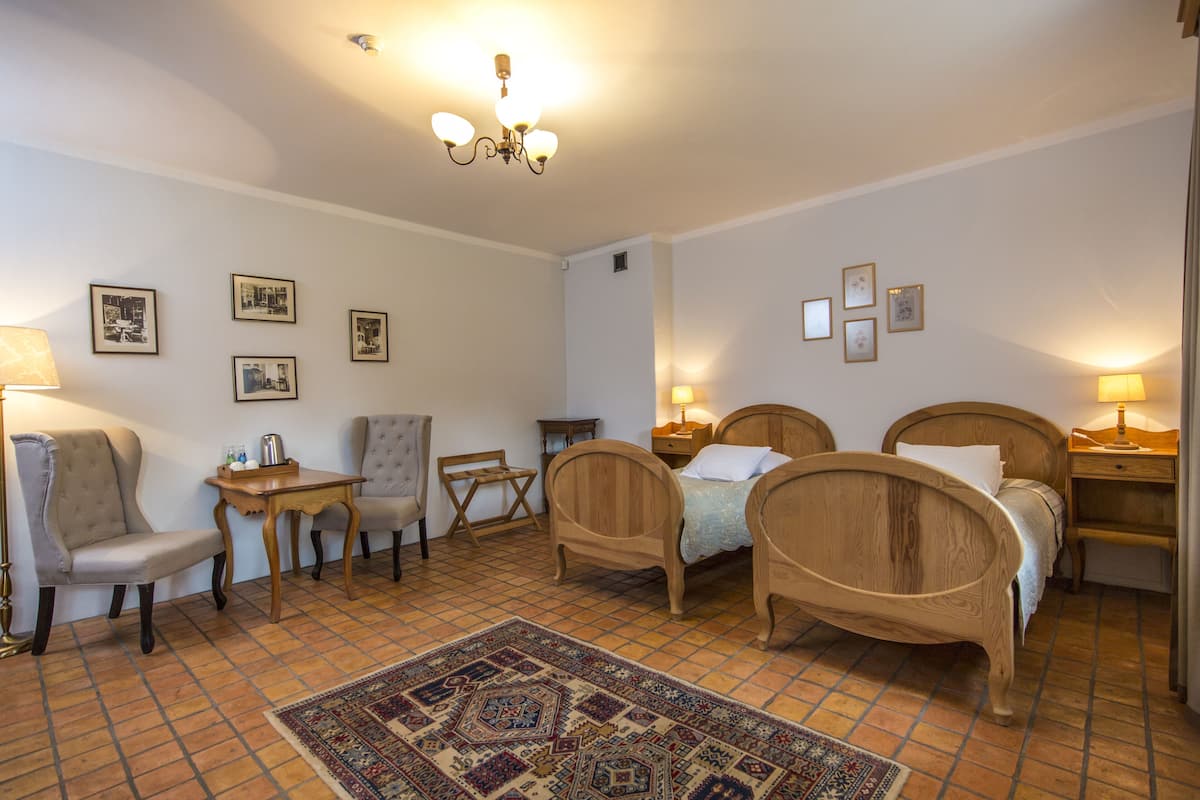 Quarto Duplo (Palace) | Roupa de alta qualidade, secretária 