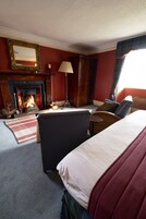 Quarto Duplo Superior | Roupa de alta qualidade, com decoração personalizada 