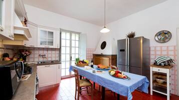 Casa, 4 quartos, piscina privativa | Refeições no quarto