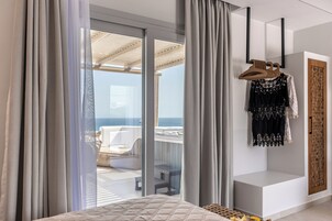 Deluxe Double Room with Sea View and Hot Tub | Roupa de alta qualidade, cofre no quarto, secretária 