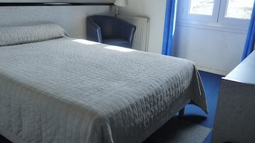 Quarto Clássico com Cama de Casal, 1 cama de casal, casa de banho privativa | Camas de colchão Select Comfort, secretária