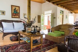 Villa, 1 cama king-size, não fumadores | Sala de estar | TV de ecrã plano