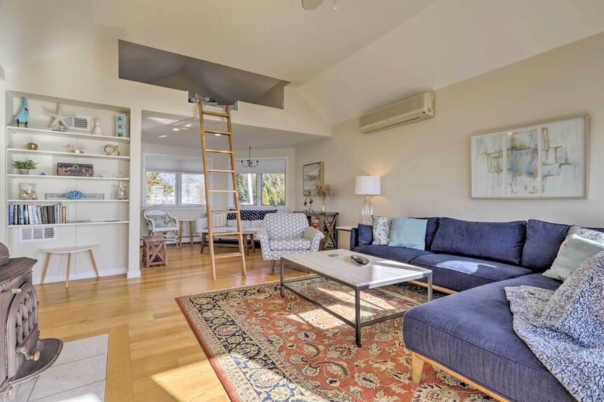 Kayaks, Deck & Pond Access: Rhode Island Retreat! - Rhode Island