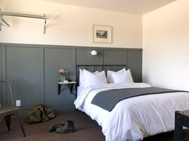 Quarto Standard, 1 cama de casal, não fumadores | 1 quarto, roupa de alta qualidade, com decoração personalizada 