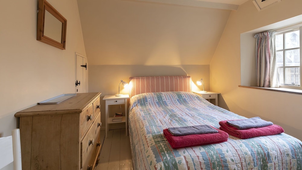 Church Cottage - Sleeps 6 Guests In 3 Bedrooms - Burford