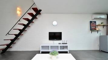 Apartamento, 1 quarto | Televisão