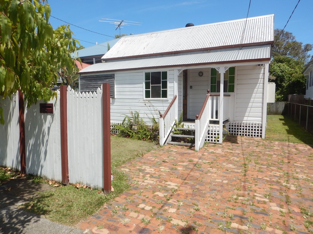 Charming, Private 3-bedroom Cottage By The Bay - Brisbane