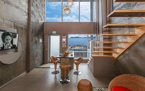 Duplex (Mason (205) or Avalon (305)) | Área de estar | TV de tela plana