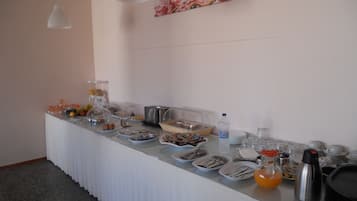Café da manhã com buffet todos os dias mediante uma taxa