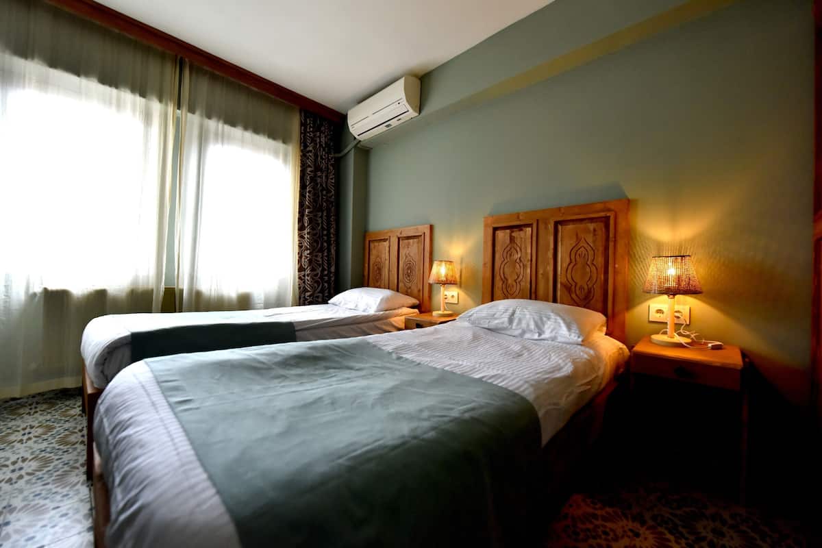 Frigobar, quartos à prova de som, Wi-Fi de cortesia