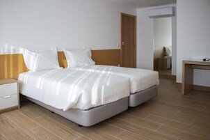 Secretária, cortinas/cortinados opacos, Wi-fi grátis 