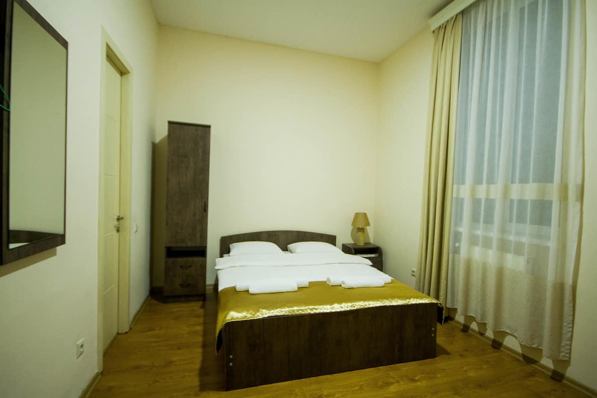 Quarto família | Cofres nos quartos, quartos à prova de som
