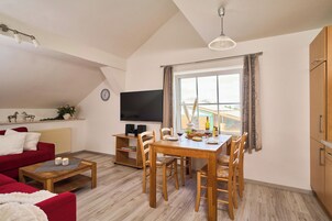 Apartamento conforto, 2 quartos (Apt 9) | Área de estar | TV de tela plana