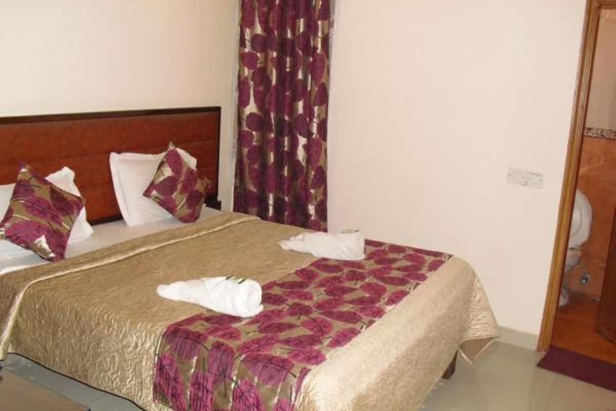 1 quarto, secretária, cortinas/cortinados opacos, quartos insonorizados