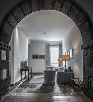 Suite, Vista para a cidade (Jasmim) | Sala | TV de ecrã plano 