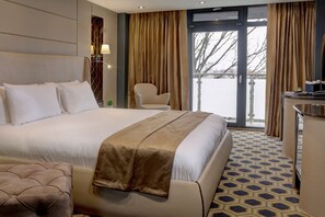 Quarto superior, 1 cama de casal, para não fumantes | Cofres nos quartos, escrivaninha, ferros/tábuas de passar roupa