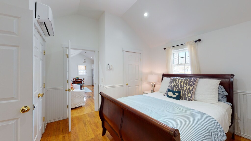 Charming Cottage, Close To Lower Main Street. - Nantucket